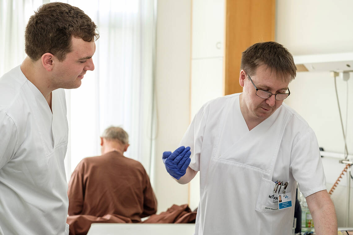 Dekra-Arbeitsmarkt-Report 2021 - Pflegepersonal gefragt wie nie